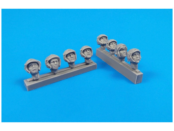 Universal Military Pilot Heads w/Helmets (8pcs) | HLJ.com