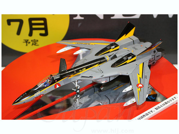 VF-19A SVF-559 Lightnings w/High Maneuver Missiles | HLJ.com